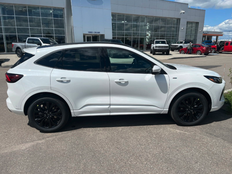 What Are The Differences Between The 2023 and 2022 Ford Escape ...